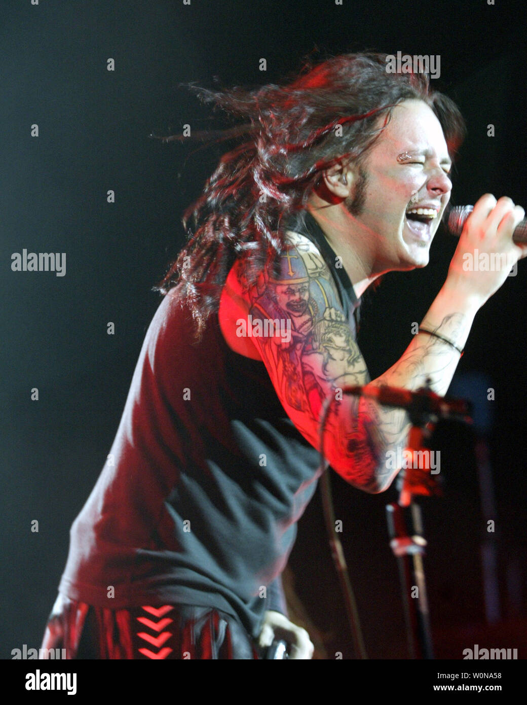 Jonathan davis 2004 hi-res stock photography and images - Alamy