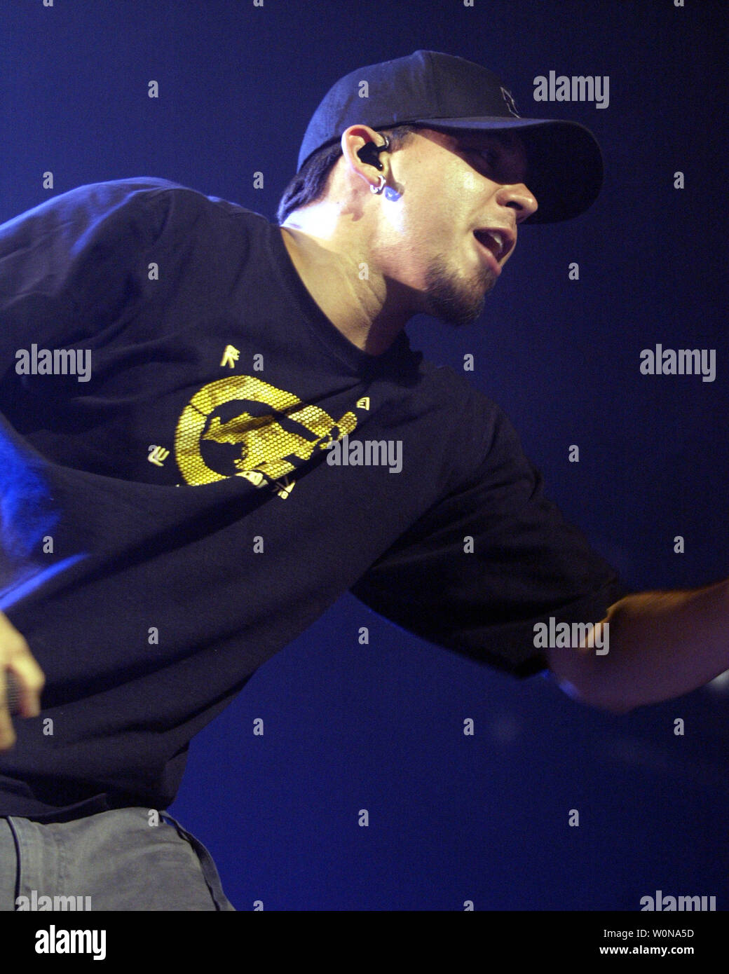 Linkin park 2004 hi-res stock photography and images - Alamy