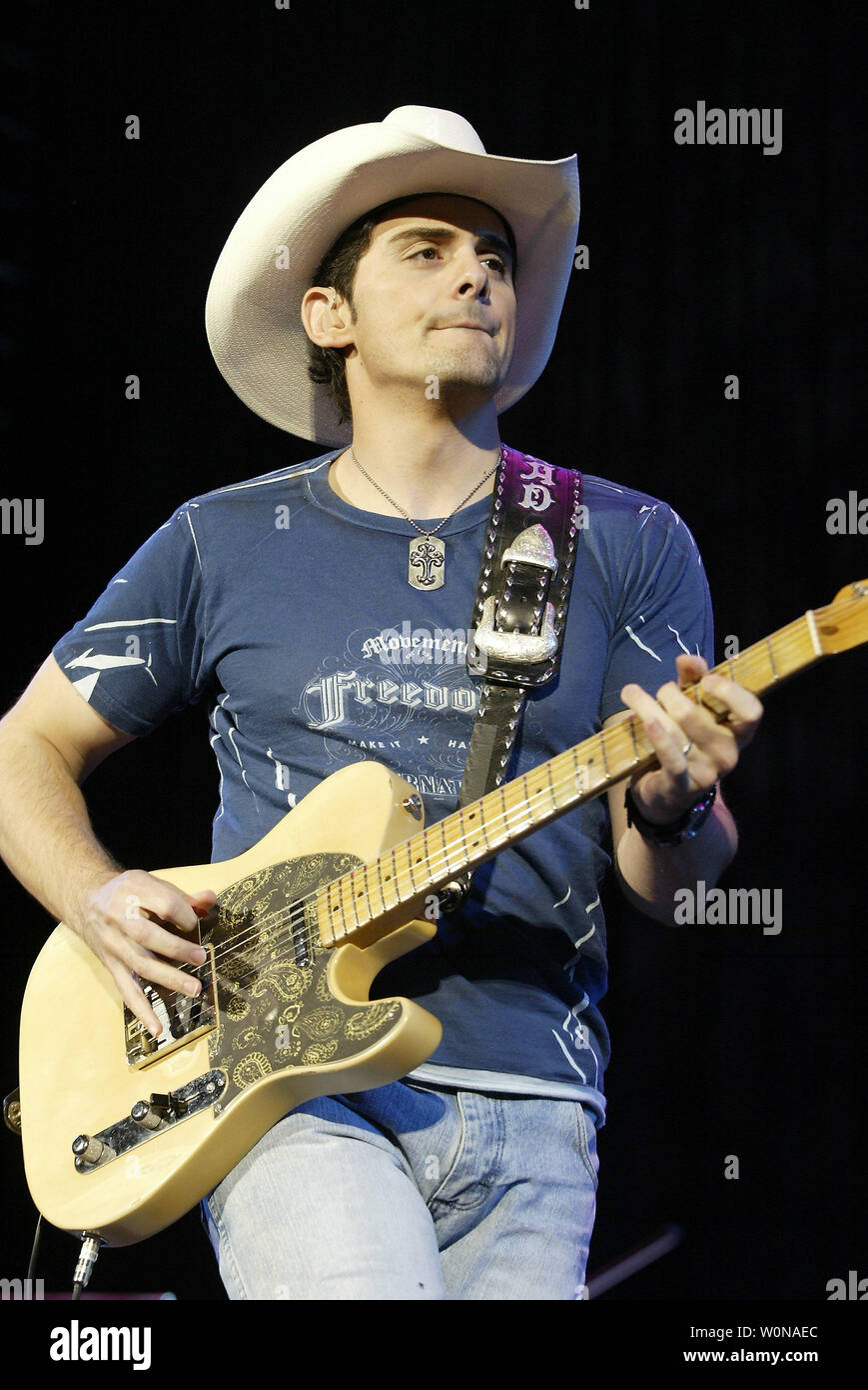 Brad paisley 2005 hi-res stock photography and images - Alamy