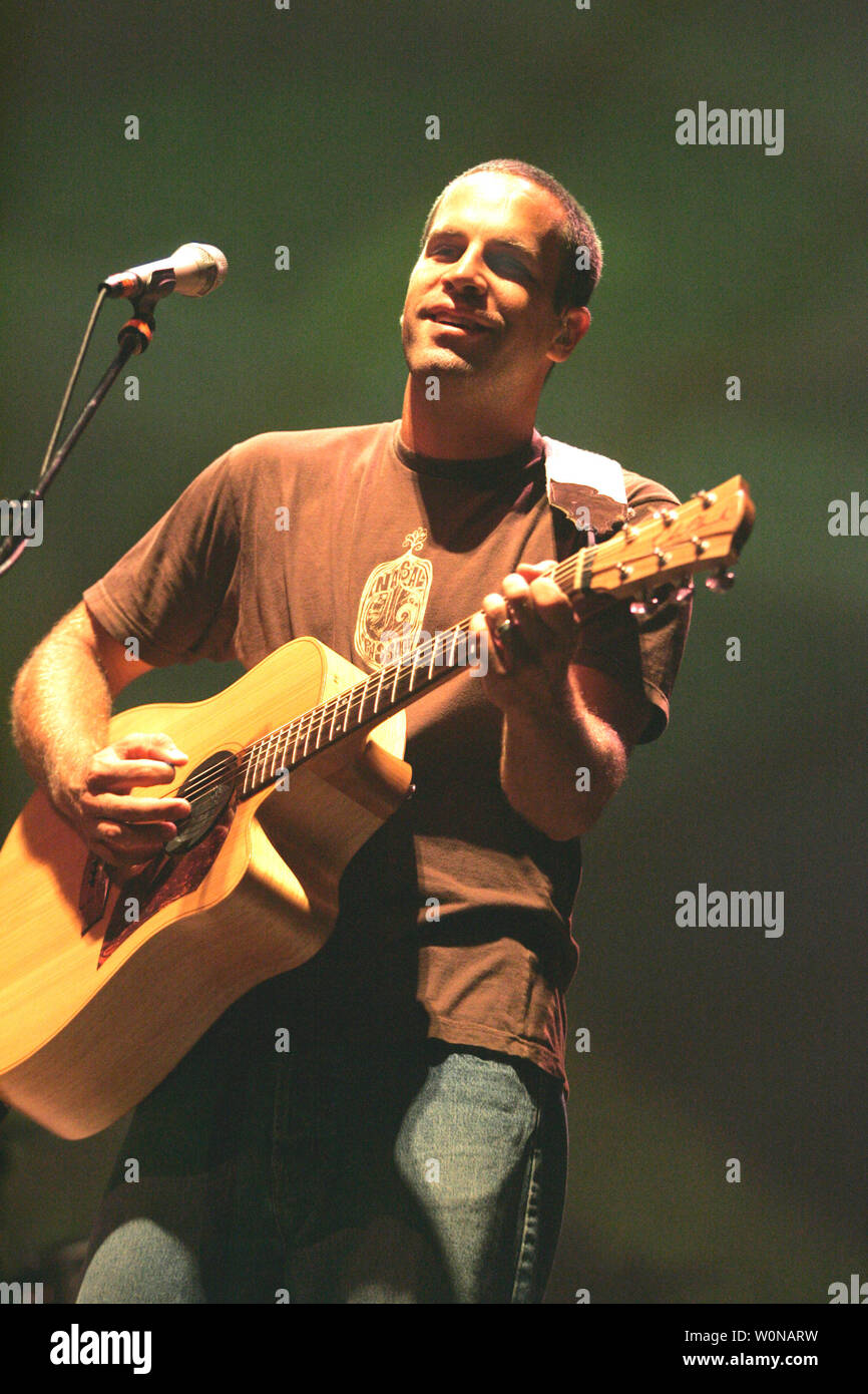 Jack johnson in concert hi-res stock photography and images - Alamy