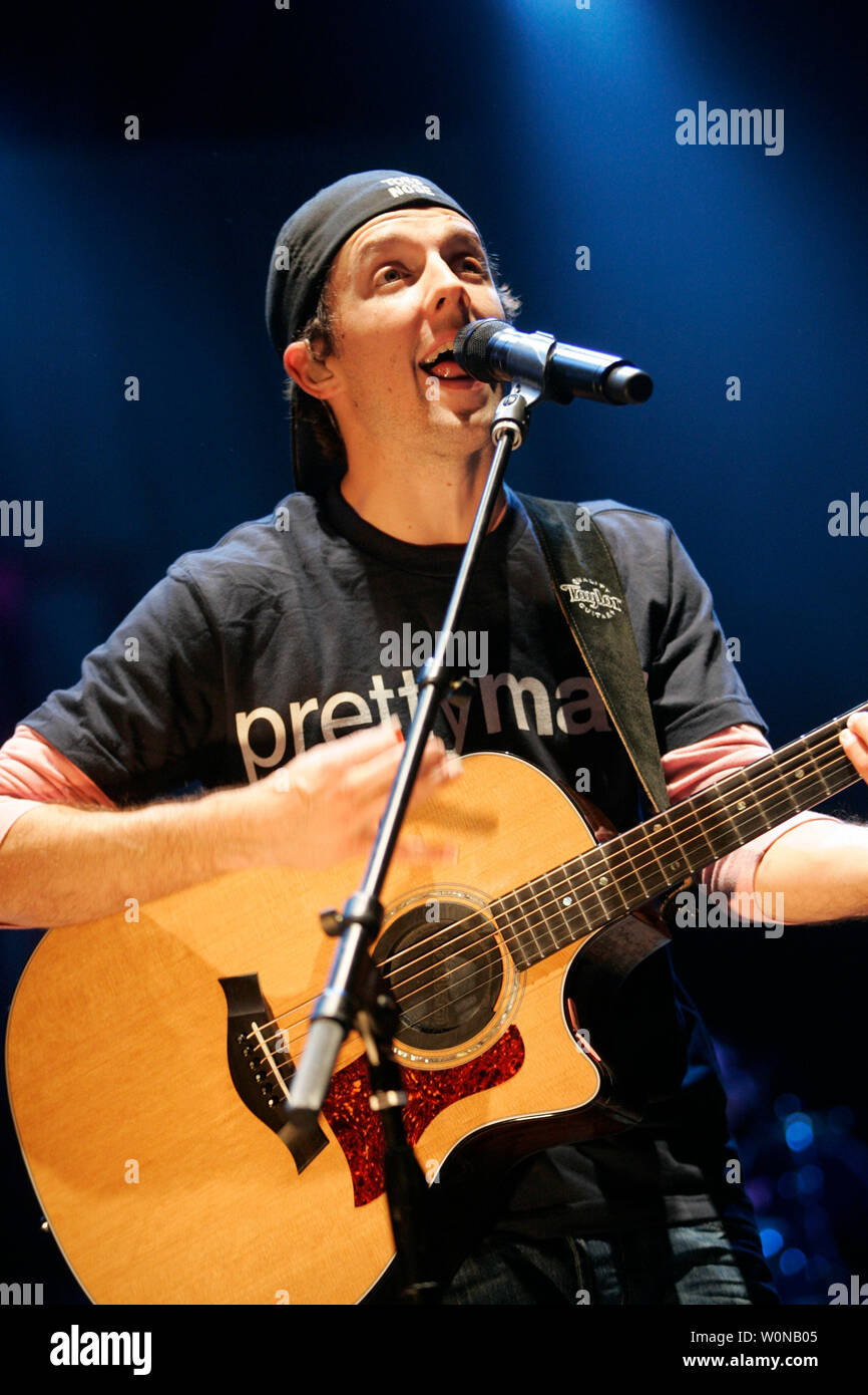 Jason Mraz performs in concert, at the Mizner Park Amphitheatre, in ...