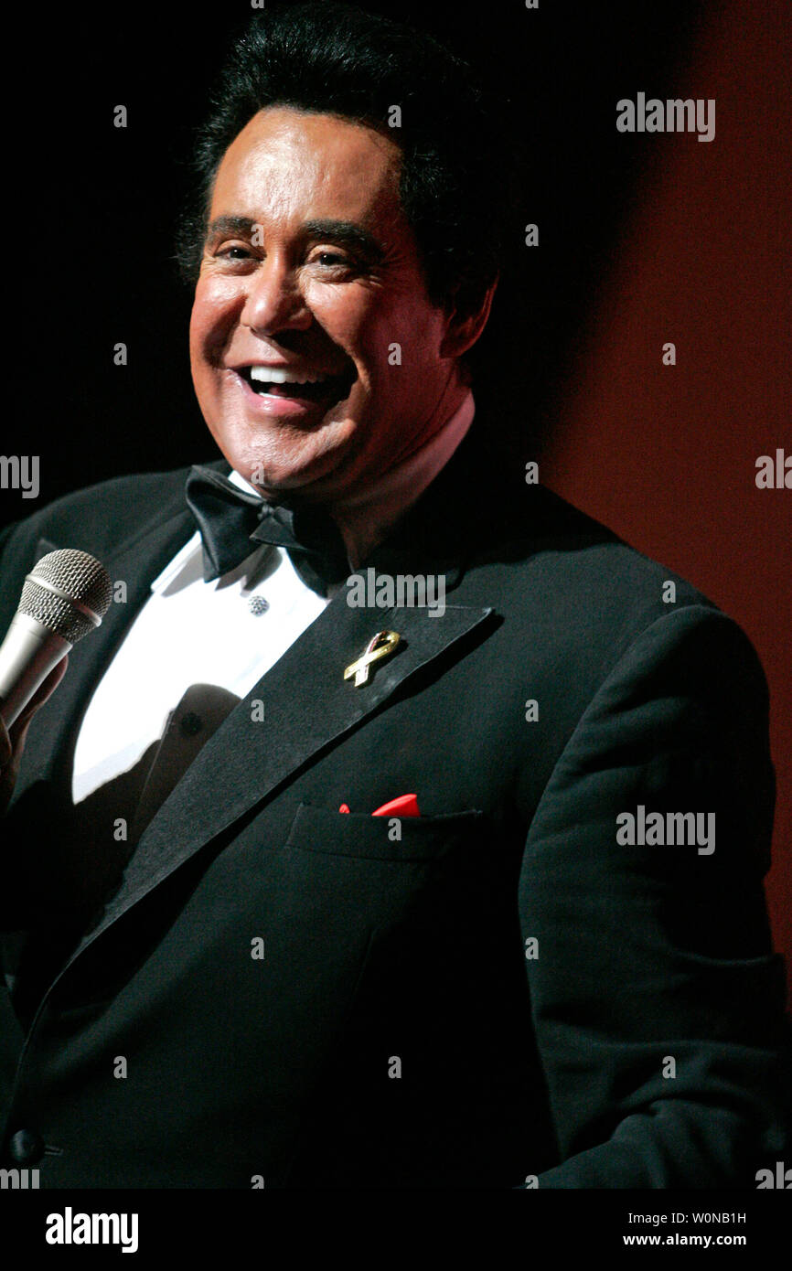 Wayne Newton performs in concert, at the Mizner Park Amphitheatre, in ...