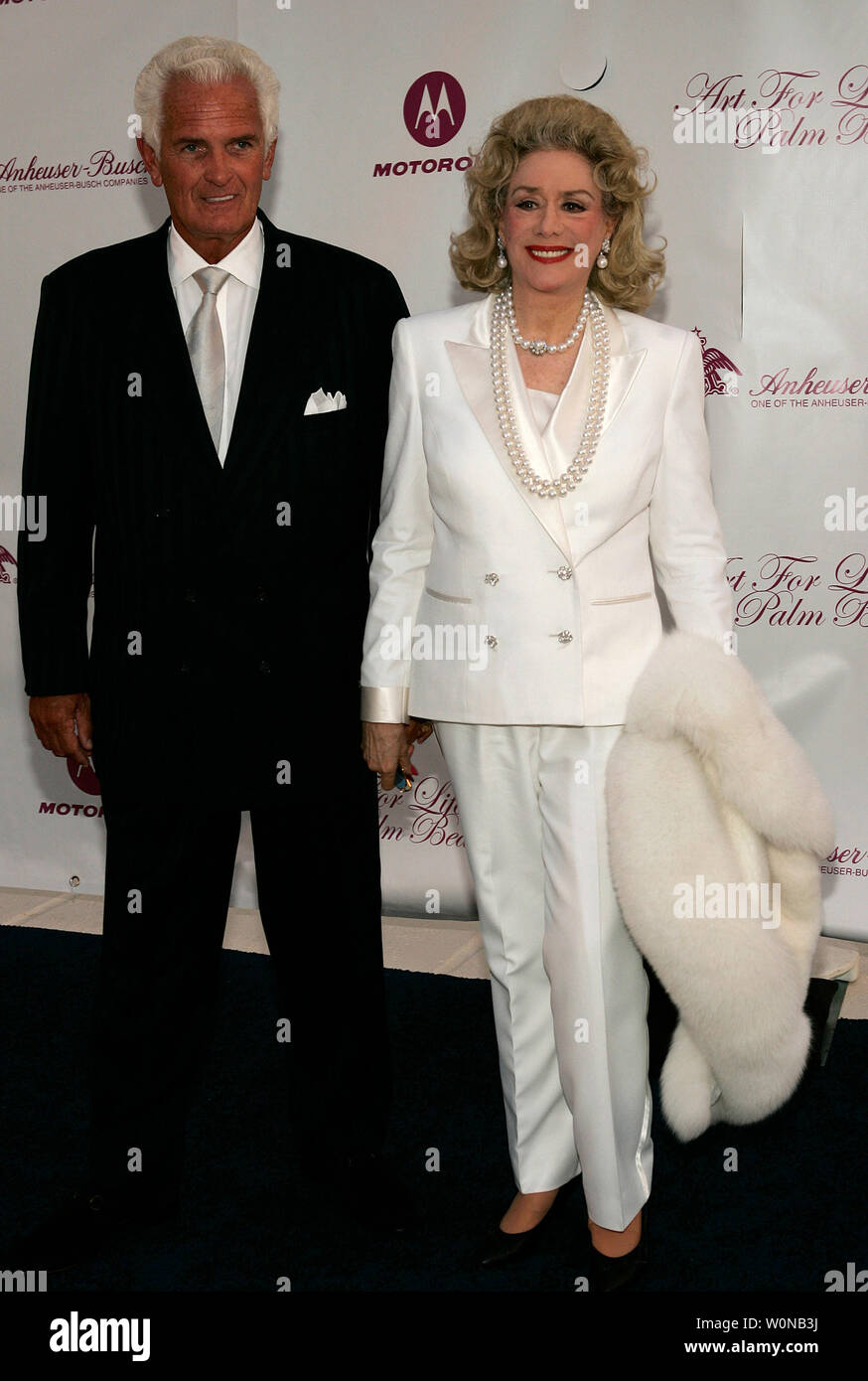 Dame Celia Lipton and Burt Sokol arrive on the red carpet at Donald ...