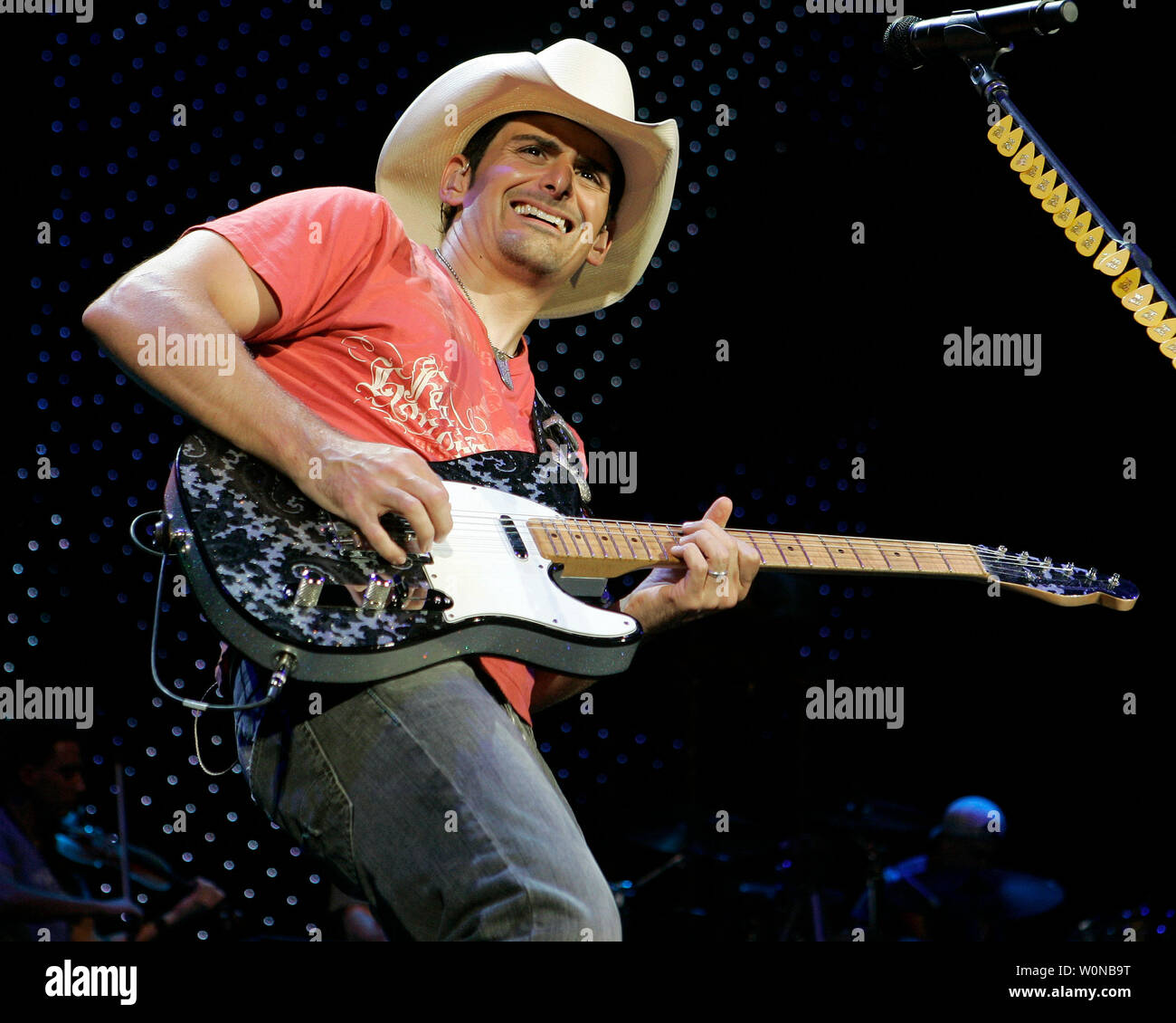 Brad paisley 2006 hi-res stock photography and images - Alamy