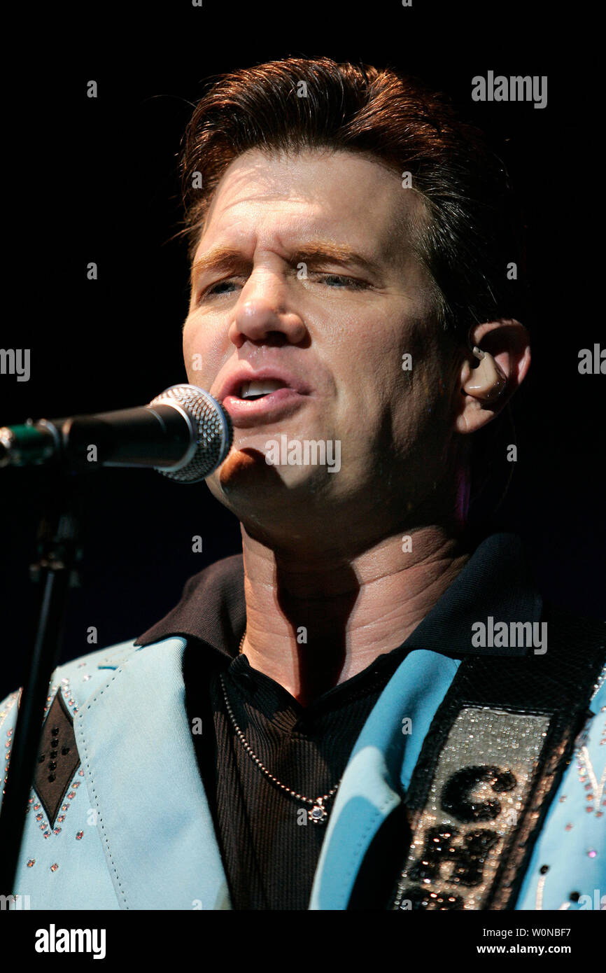 Chris Isaac performs in concert at the Mizner Park Amphitheater in Boca ...