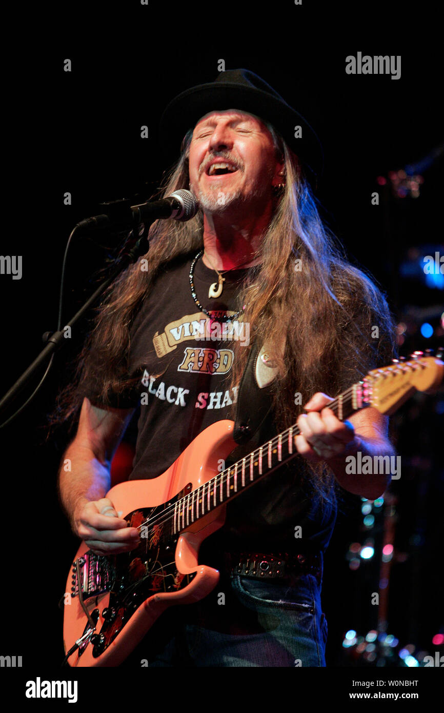 Pat Simmons with the Doobie Brothers performs in concert at the Mizner ...