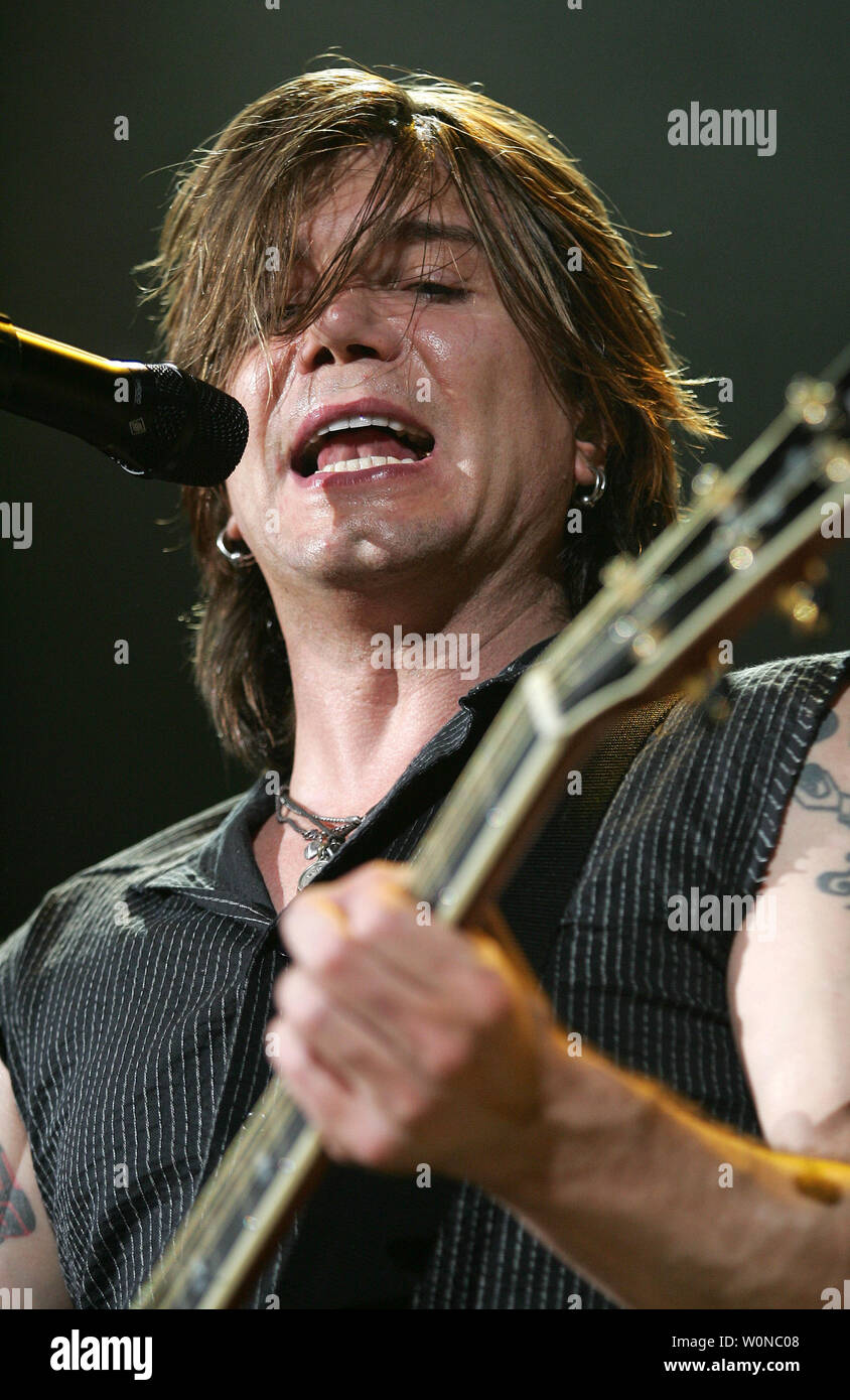 Jonny Rzeznik with The Goo Goo Dolls performs in concert at the Sound ...