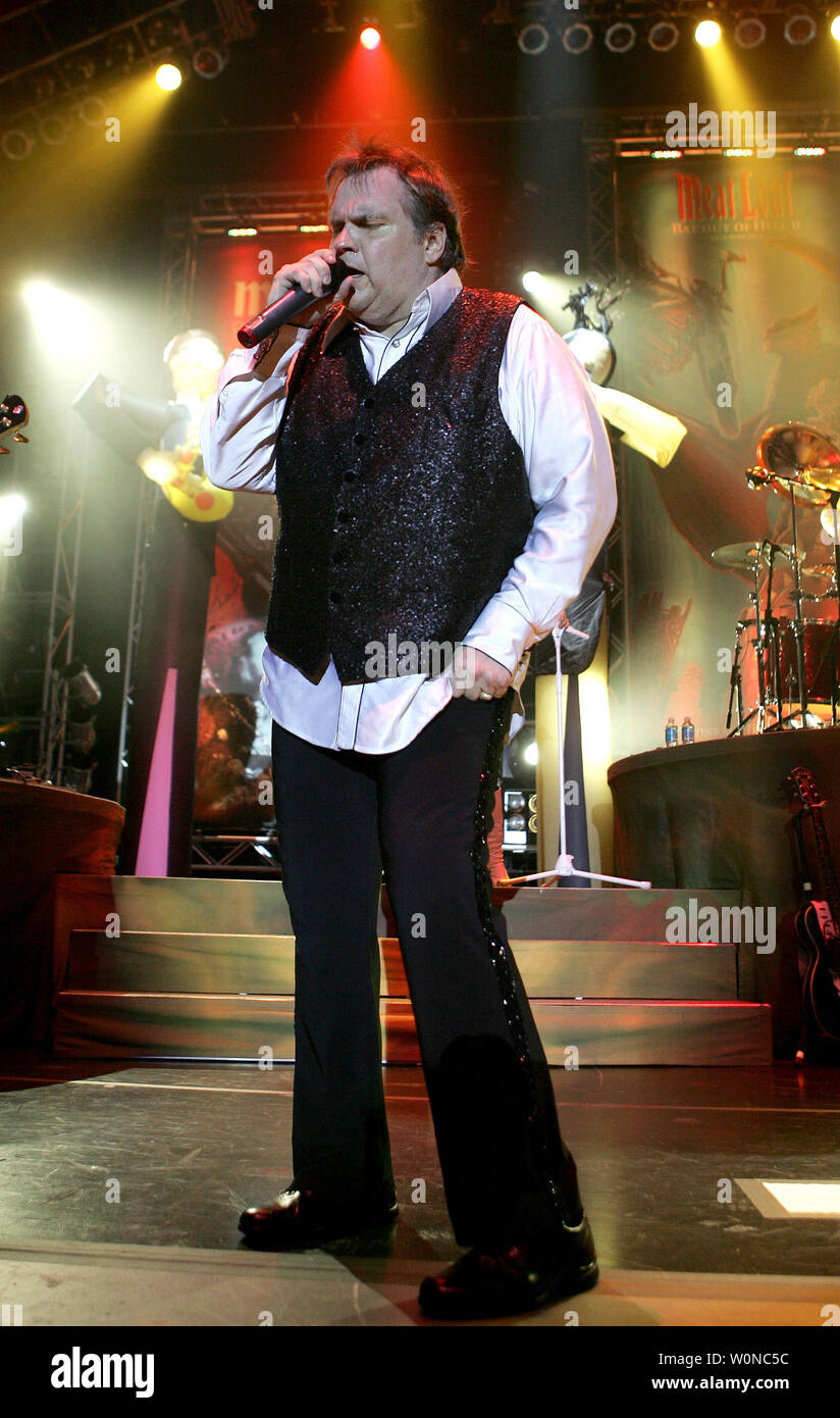 Meat Loaf performs in concert at the Mizner Park Amphitheatre in Boca ...