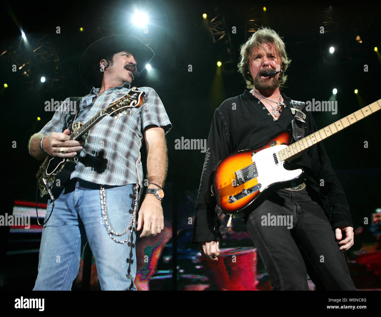 Kix Brooks (L) and Ronnie Dunn (R) with Brooks and Dunn perform in ...