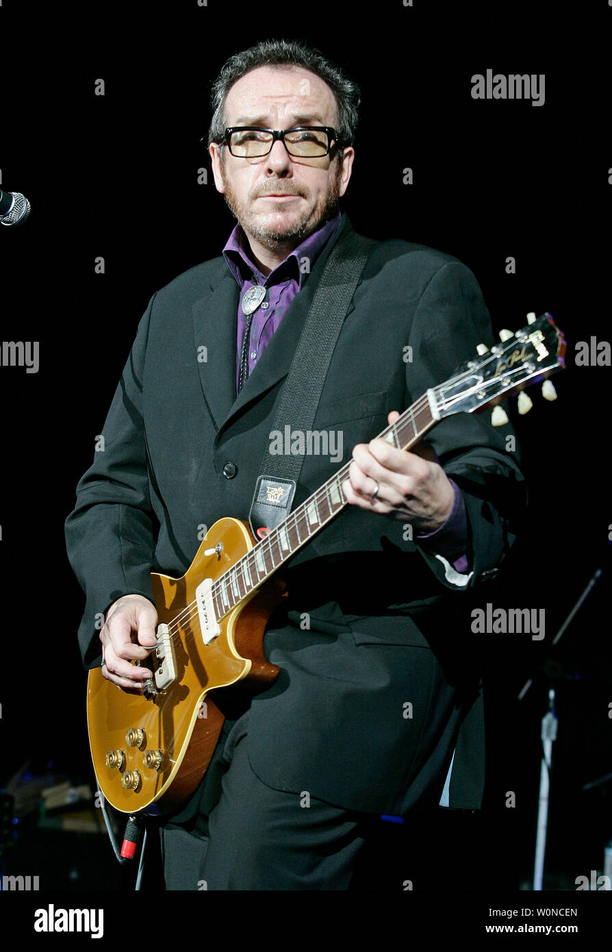 Elvis costello 2008 hi-res stock photography and images - Alamy