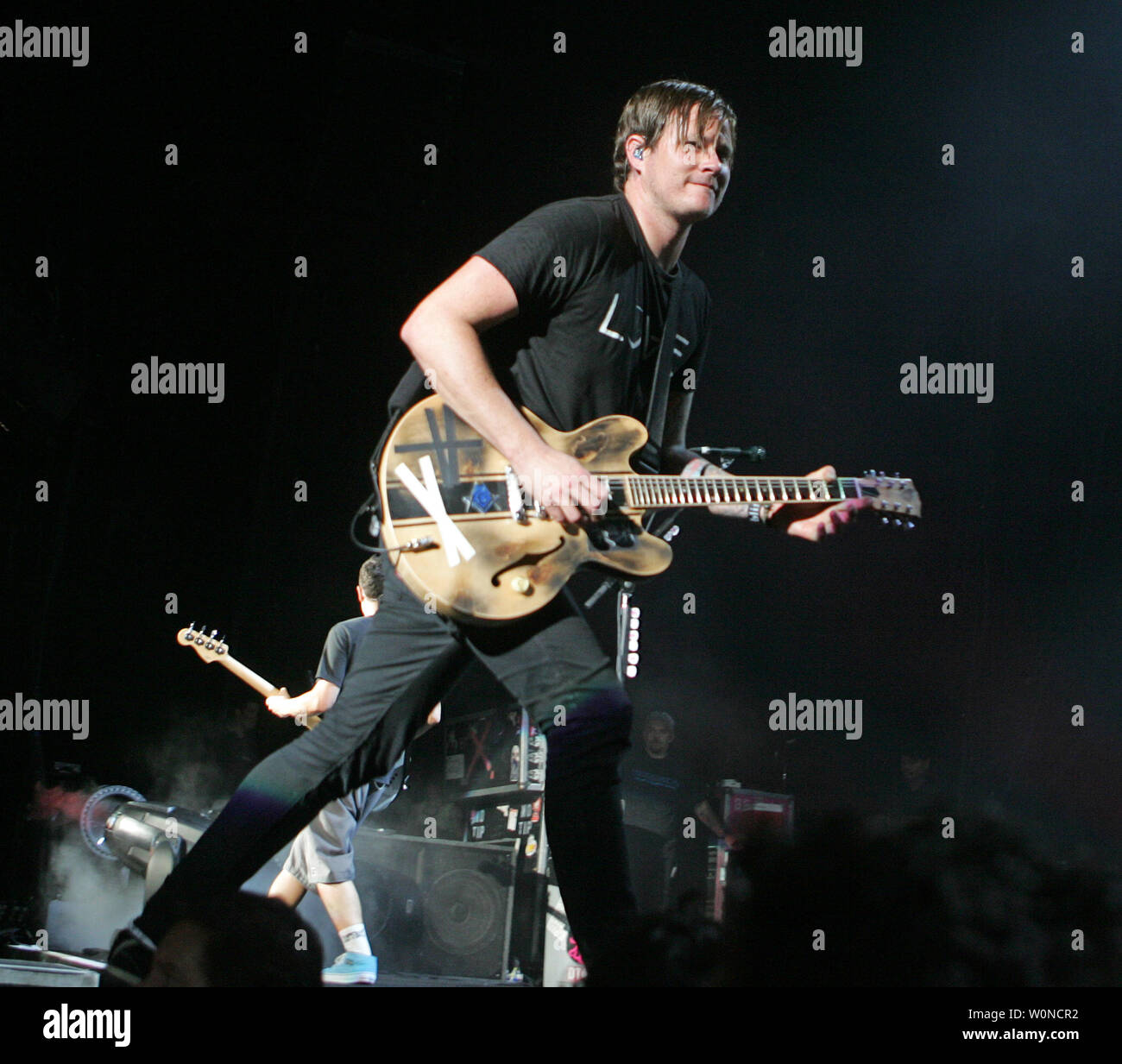 Tom delonge of blink 182 hi-res stock photography and images - Alamy