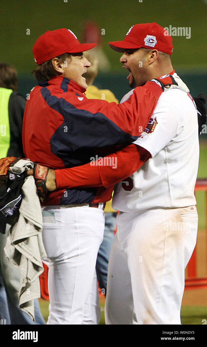 St. Louis Cardinals manager Tony La Russa (L) and Albert Pujols ...
