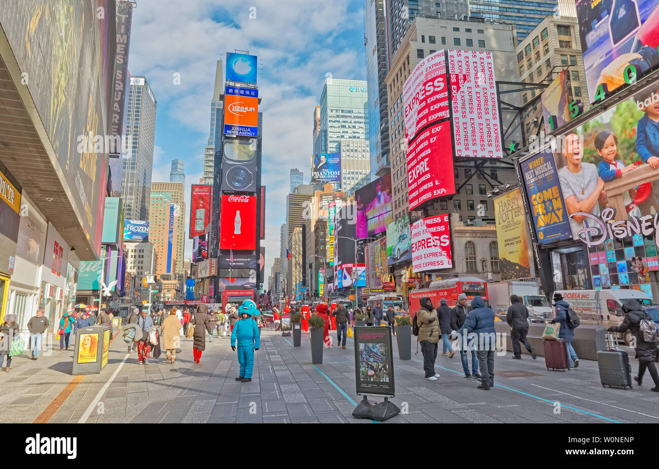 New York Times Square cold winter day Stock Photo - Alamy