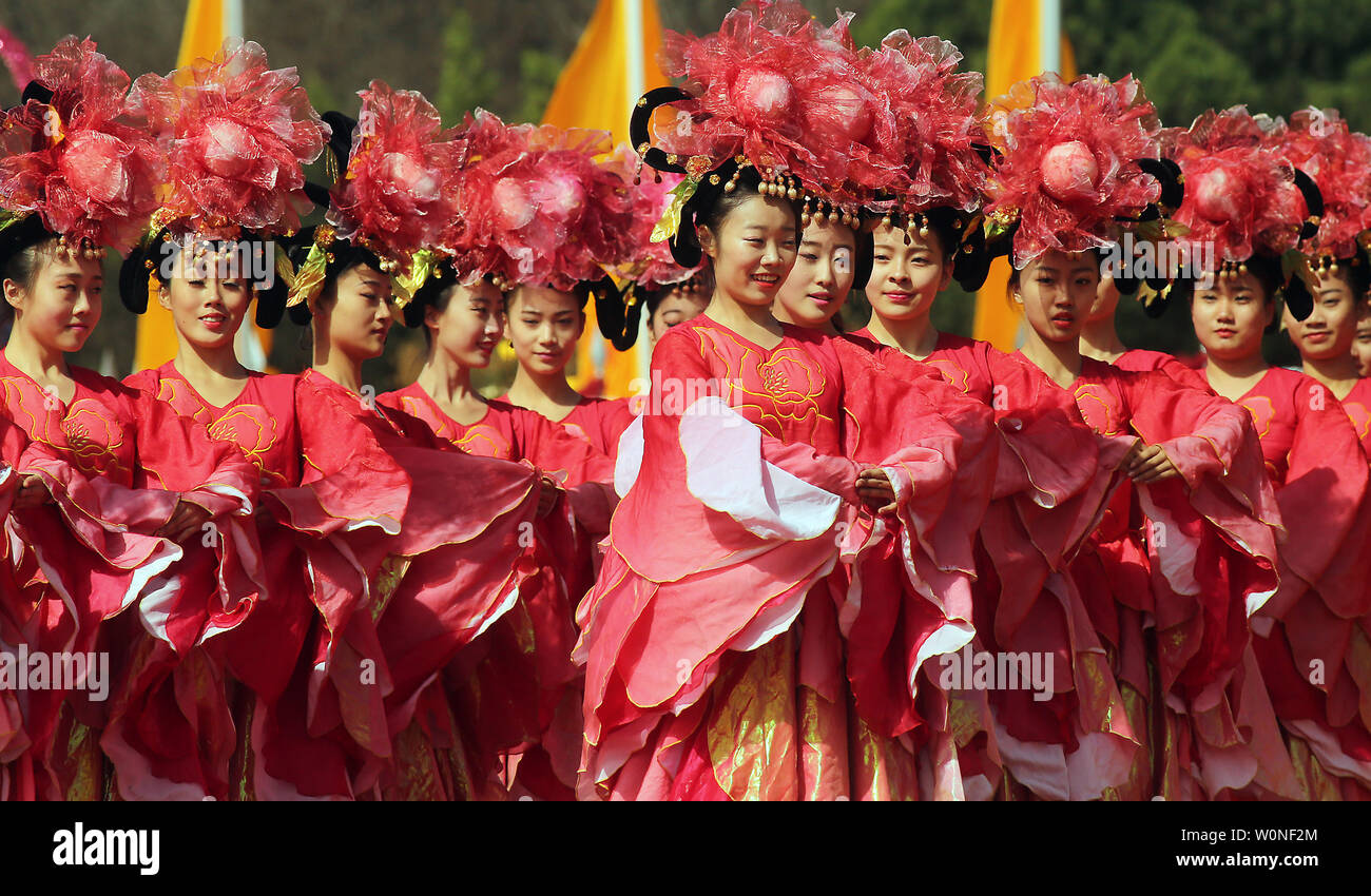 A public ceremony honoring the Yellow Emperor and Tomb-Sweeping Day ...