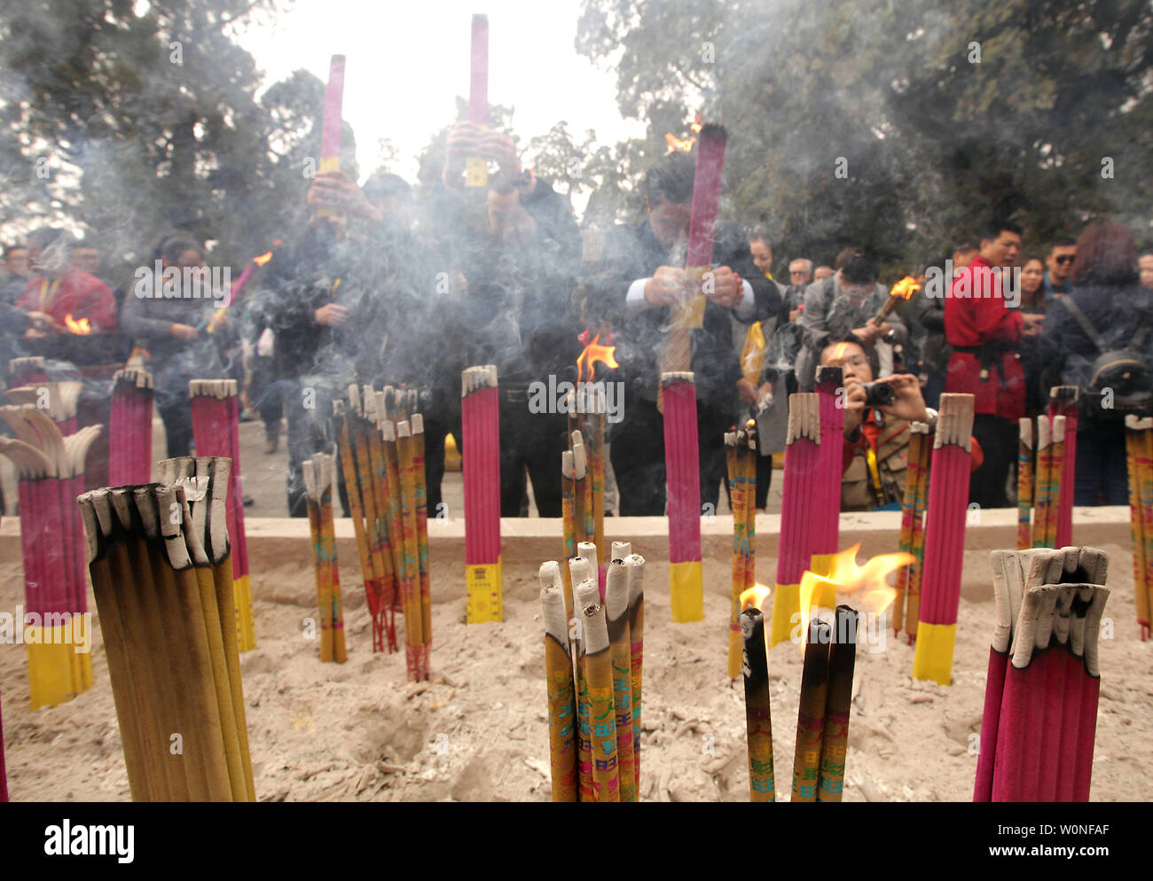 Chinese burn hi-res stock photography and images - Alamy