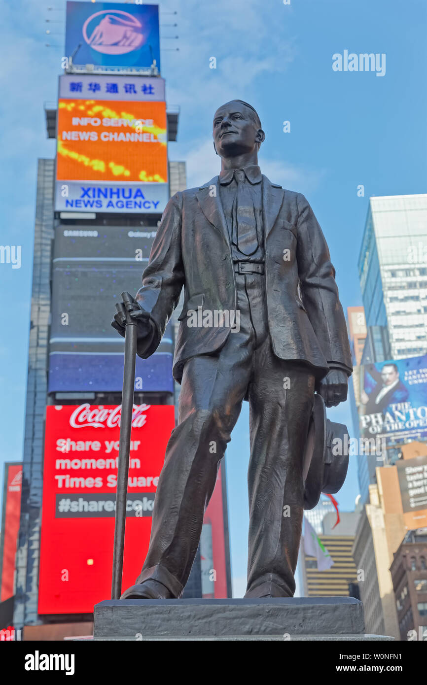 New York Times Square George Cohan statue Stock Photo - Alamy