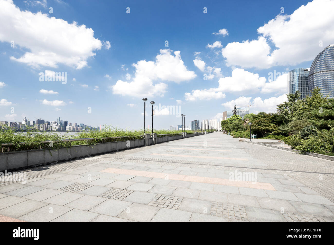 Empty sidewalk near modern building Stock Photo - Alamy
