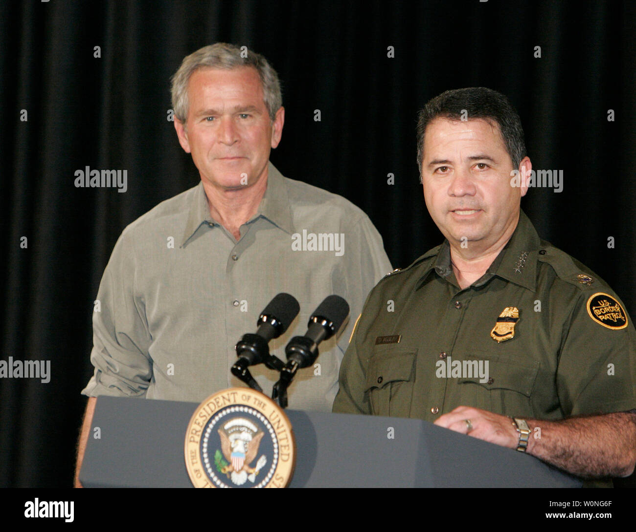 Chief David Aguilar of the Border Patrol (rt)intoduces the President of ...