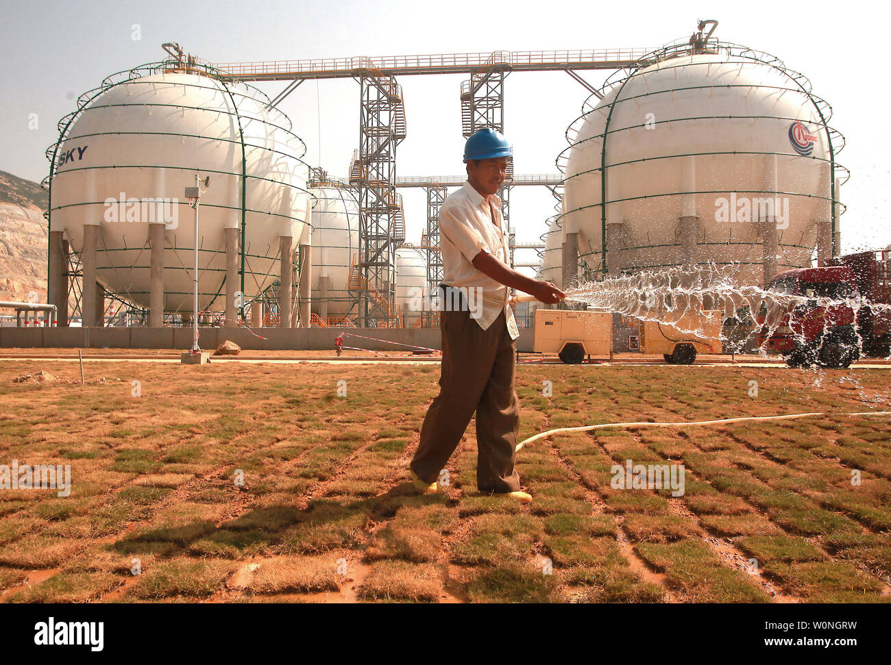 Shell manufacturing plant hi-res stock photography and images - Alamy