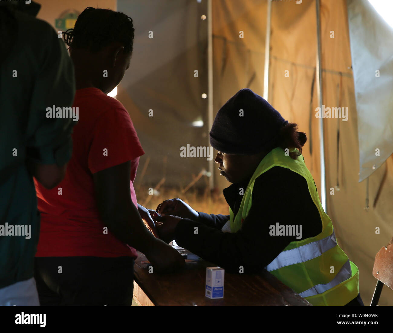 Zimbabwe farm workers hi-res stock photography and images - Alamy