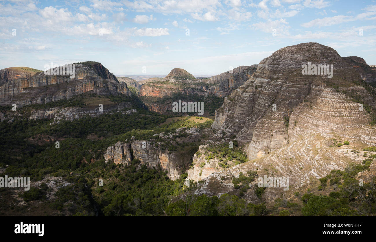Isalo cliffs hi-res stock photography and images - Alamy