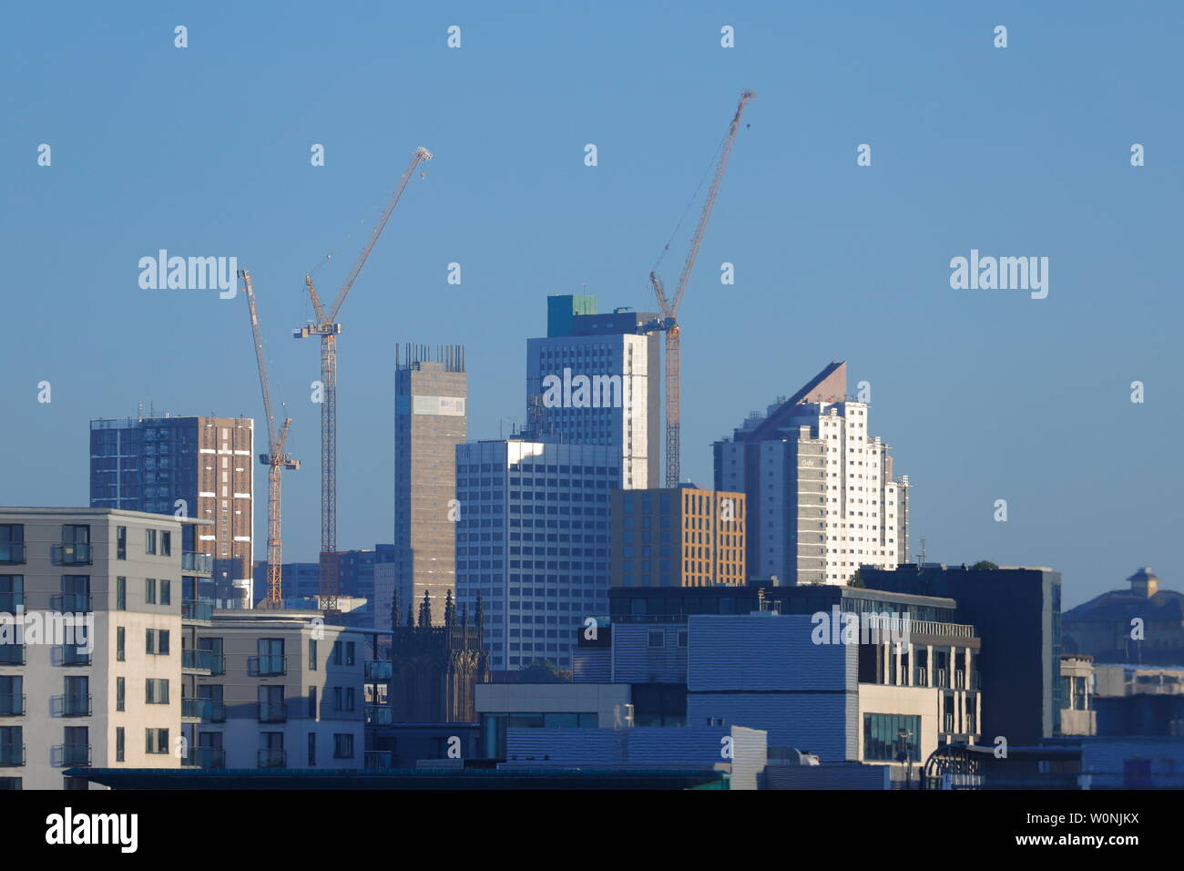 Leeds city skyline under construction hi-res stock photography and ...