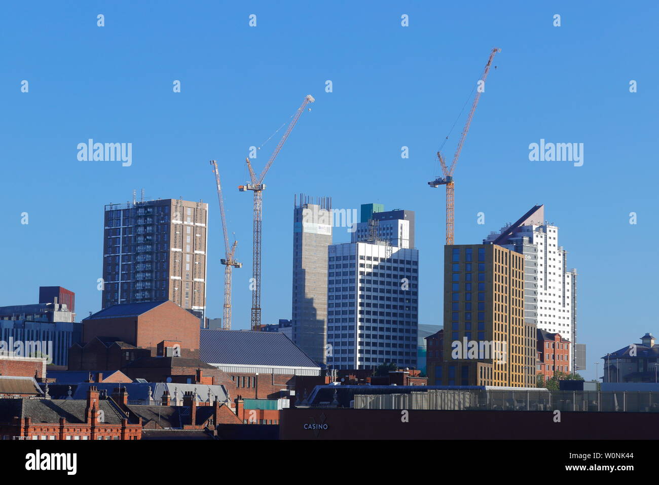Leeds city skyline under construction hi-res stock photography and ...