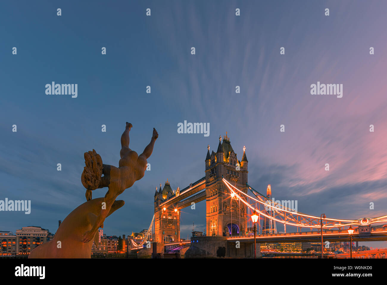 London tower bridge blue sky dolphin hi-res stock photography and ...