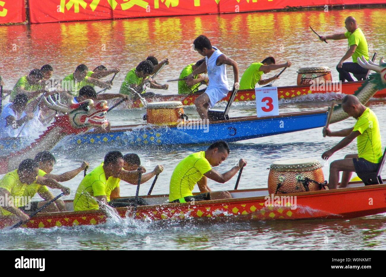 china dragon boat race Stock Photo - Alamy