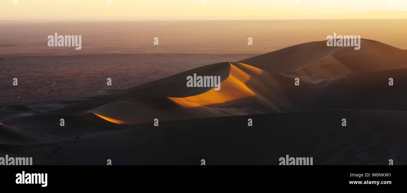 Crescent Spring in Mingsha Mountain, Dunhuang, Gansu Province Stock ...