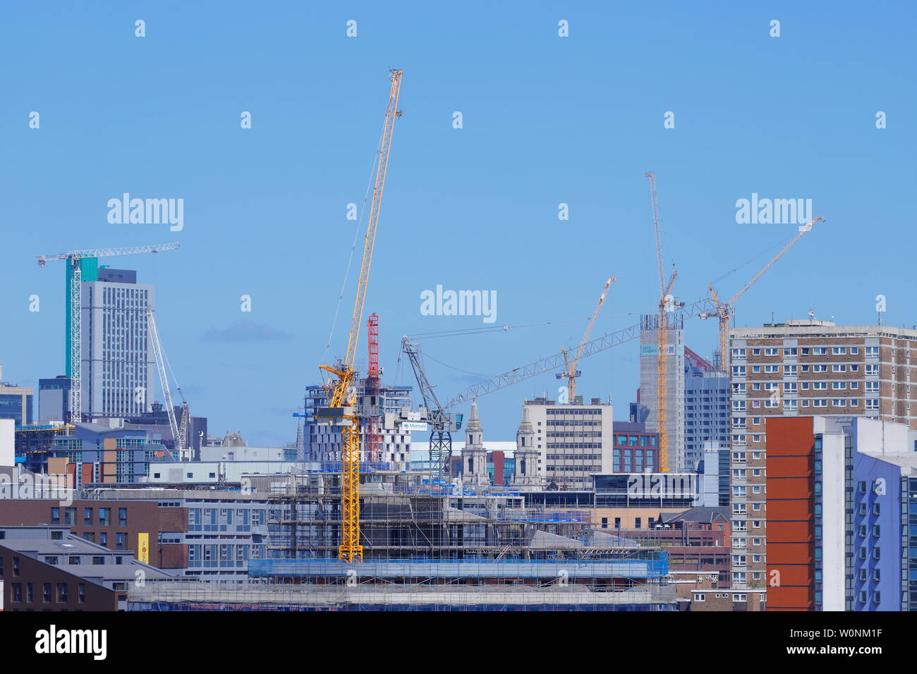 Leeds city skyline under construction hi-res stock photography and ...