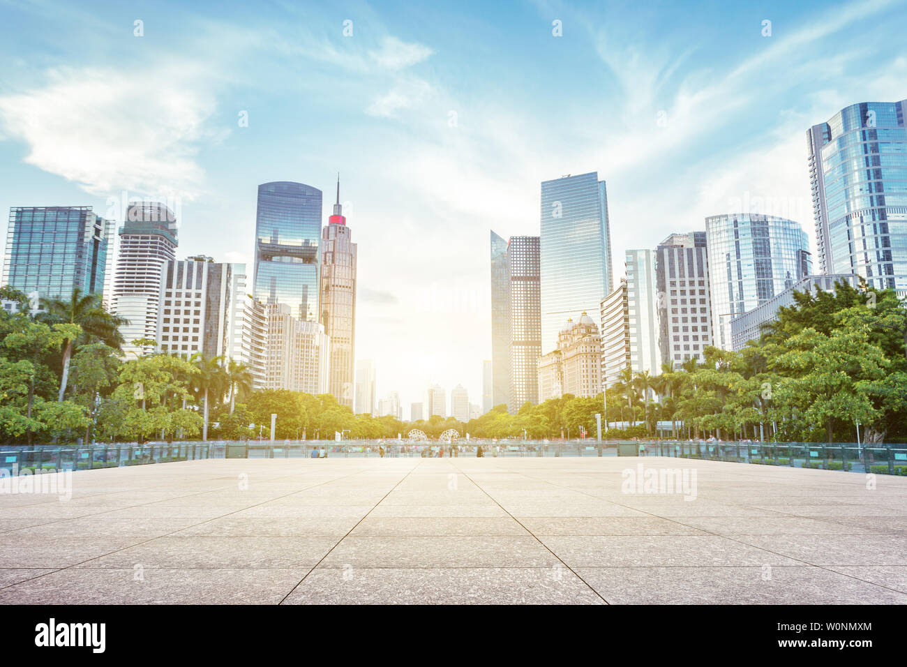 Empty modern square skyscrapers hi-res stock photography and images - Alamy