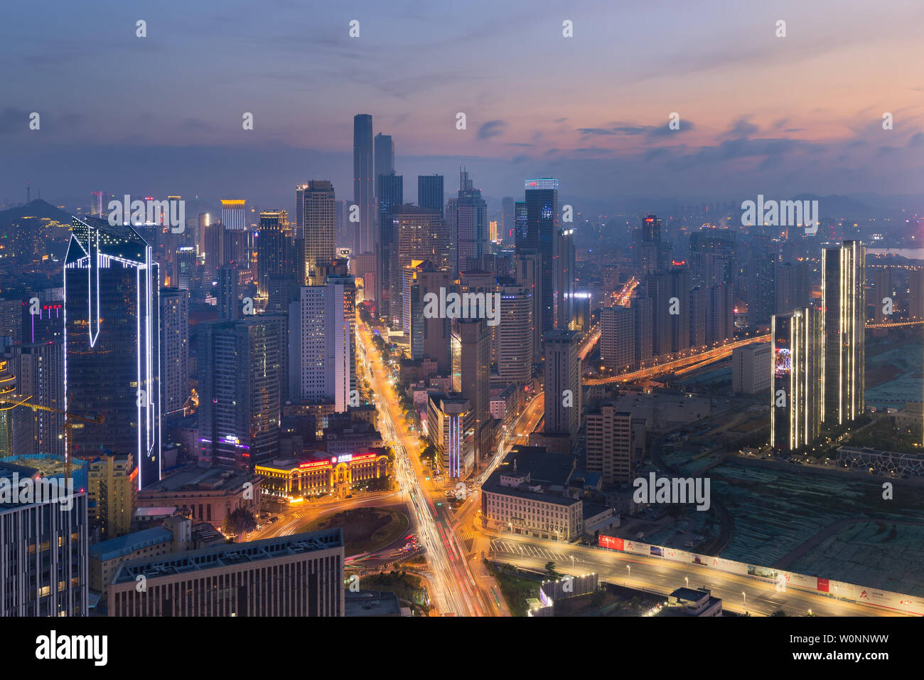 Night cross roads hi-res stock photography and images - Alamy