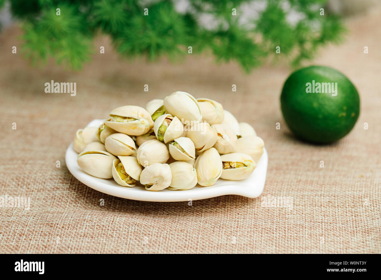 Pistachios pictures hi-res stock photography and images - Alamy