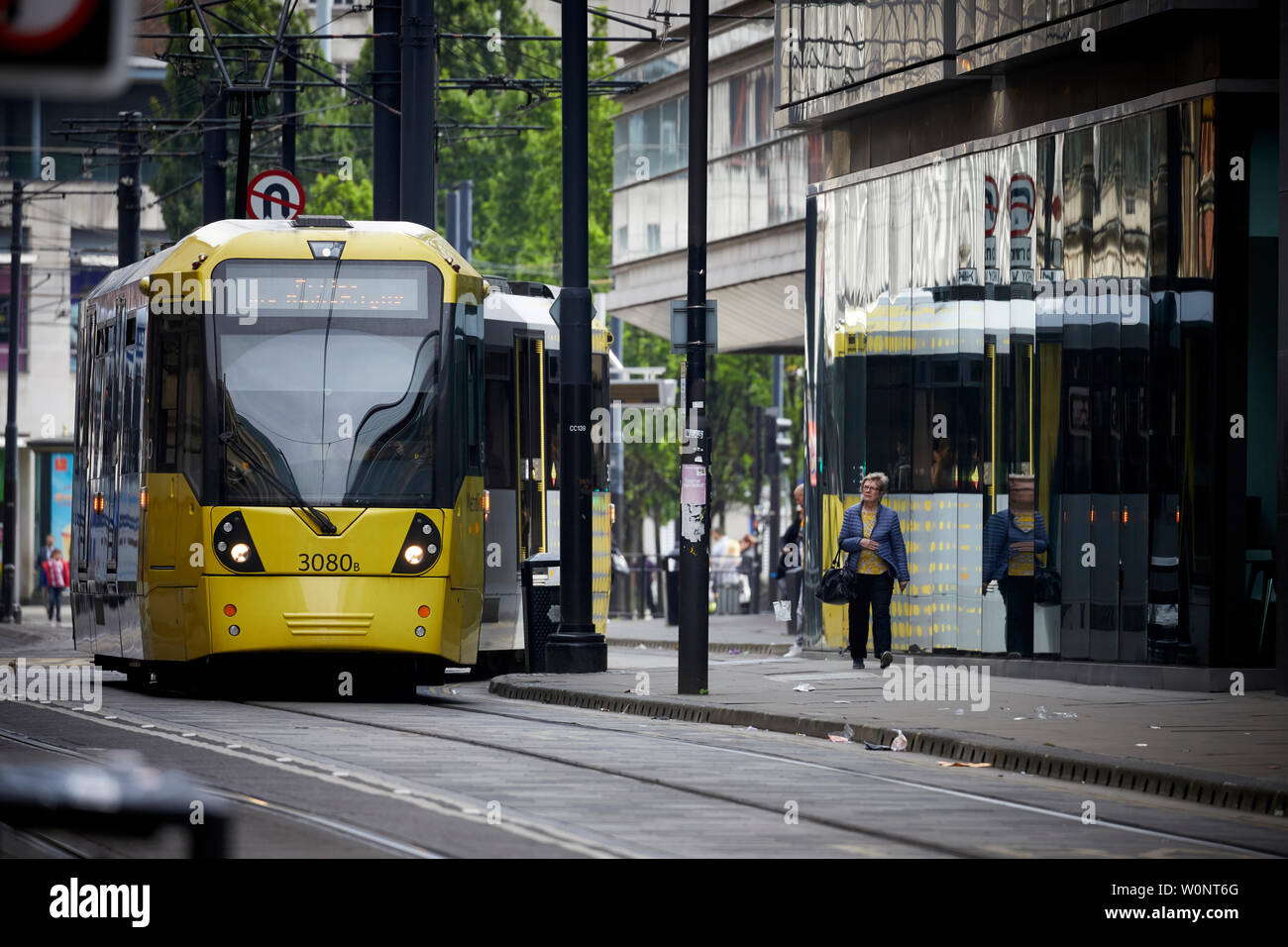 Manchester city centre, Metrolink trams crossing the city along Mosley ...