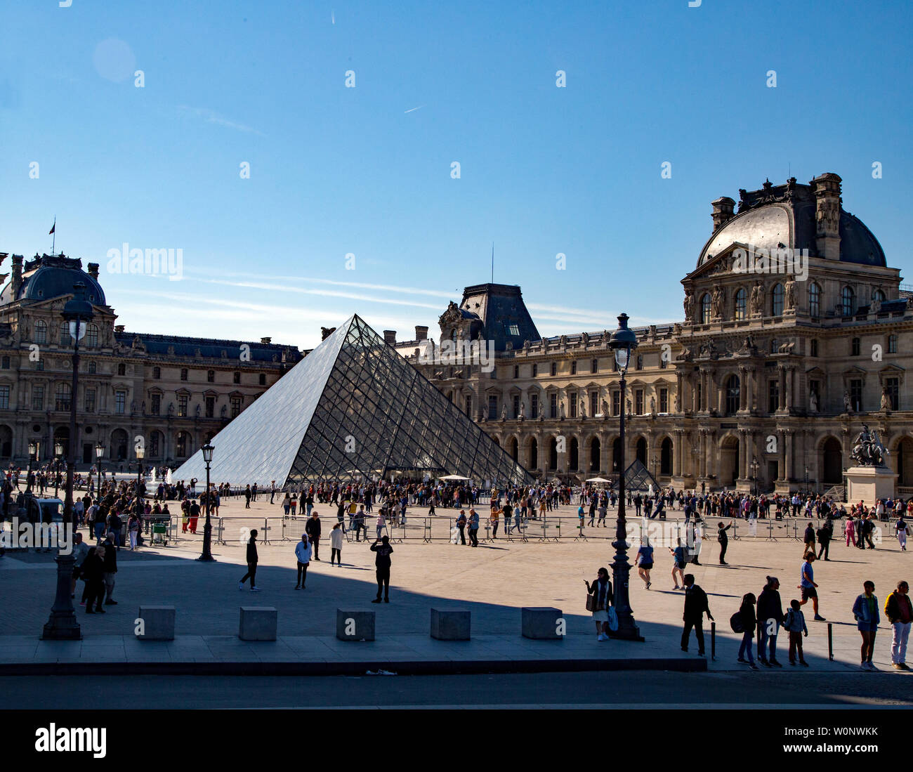 Paris louvre pyramid hi-res stock photography and images - Alamy