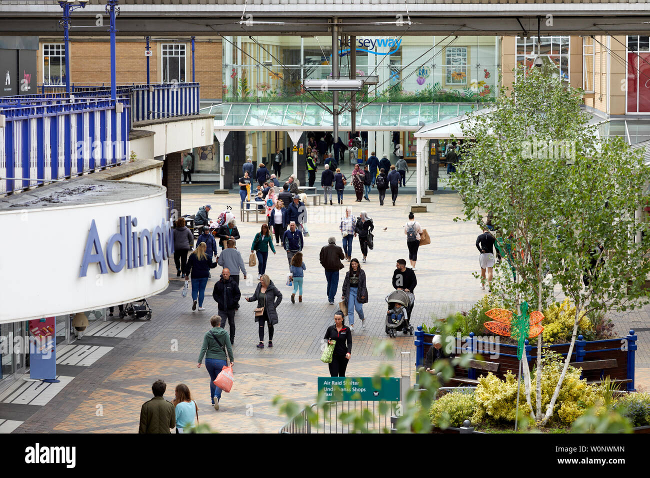 Stockport merseyway shopping precinct town hi-res stock photography and ...