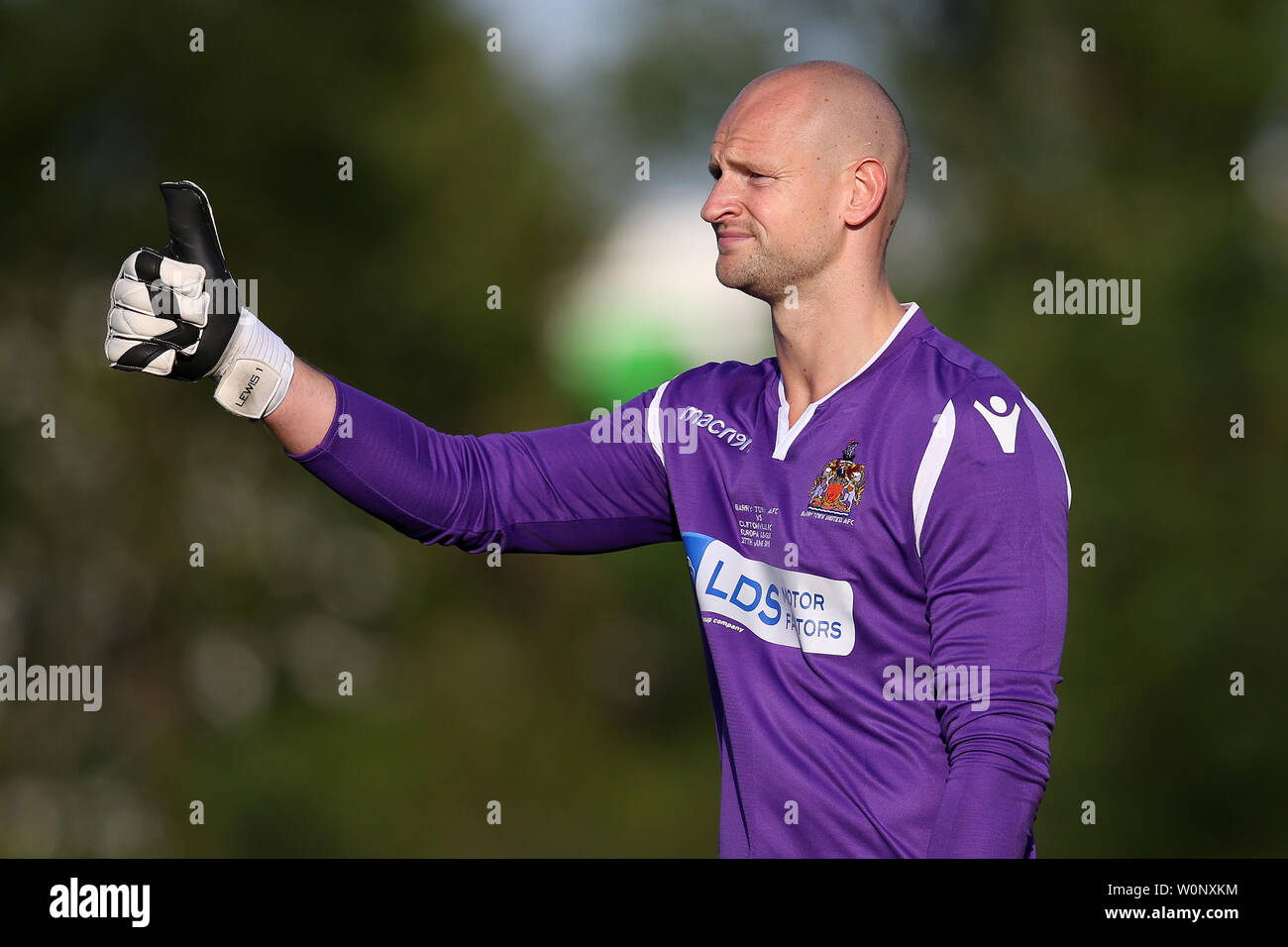 Irish league goalkeeper hi-res stock photography and images - Alamy
