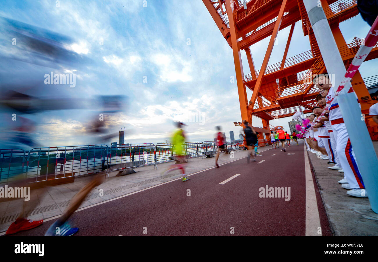 Shanghai marathon hi-res stock photography and images - Alamy