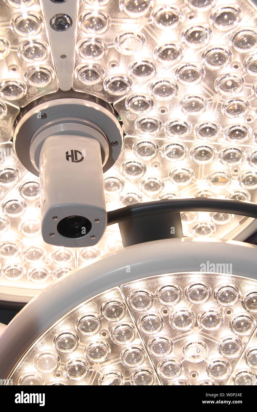 Surgery room lights hi-res stock photography and images - Alamy