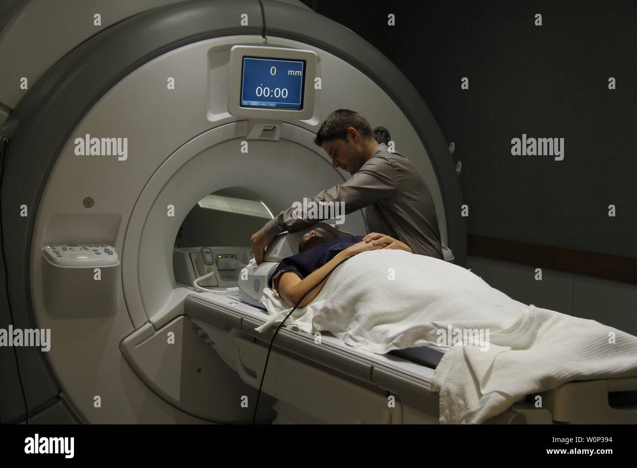 patient getting an MRI Stock Photo - Alamy