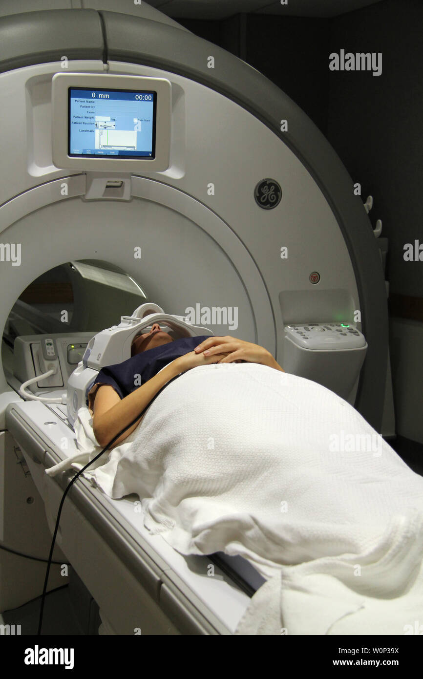 patient getting an MRI Stock Photo - Alamy