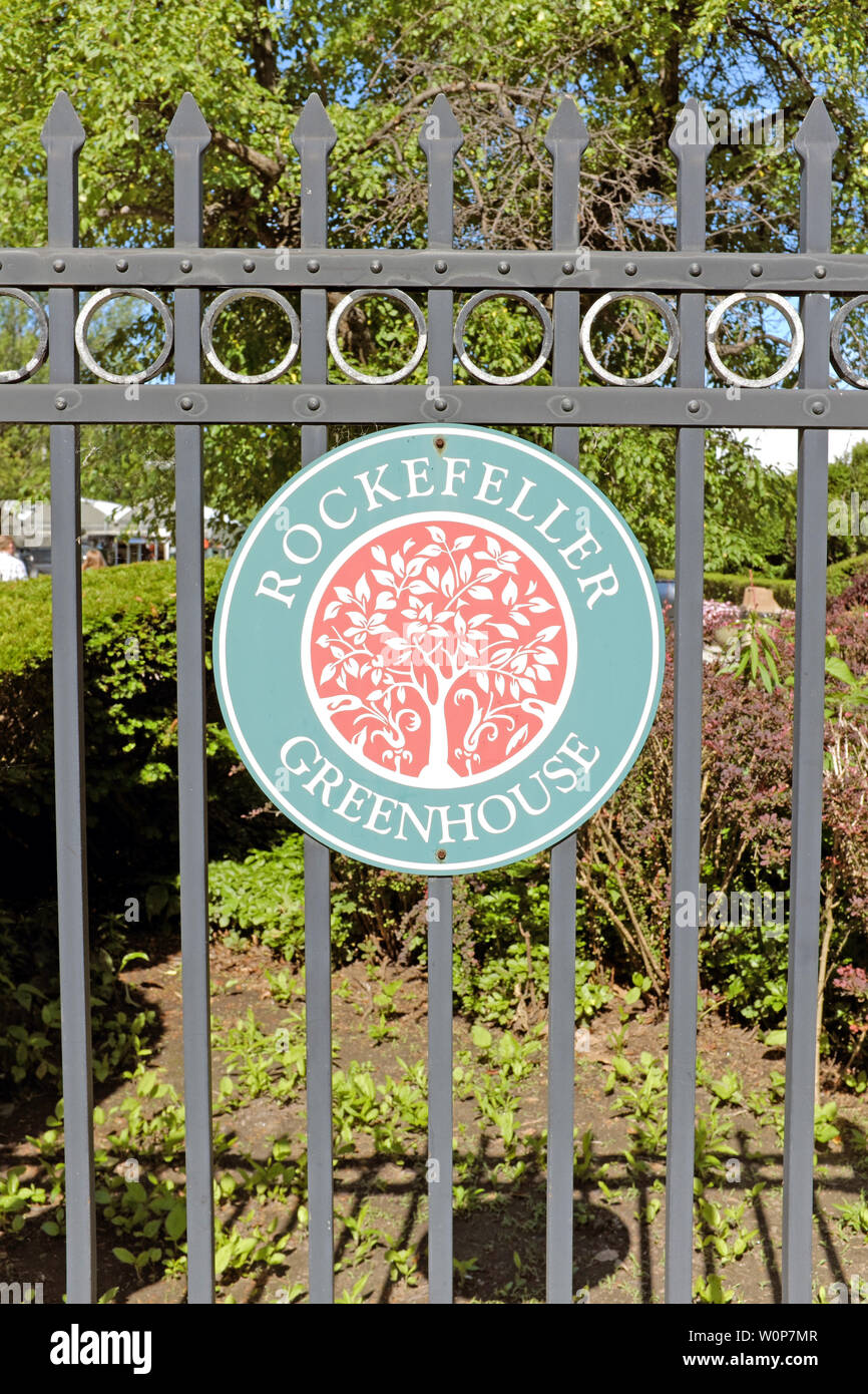 Rockefeller signage hi-res stock photography and images - Alamy