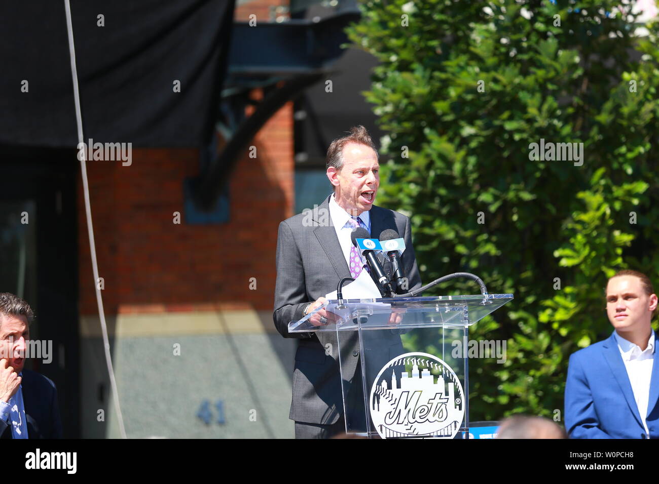 NEW YORK, NEW YORK - JUNE 27: New York Mets broadcaster and master of ...