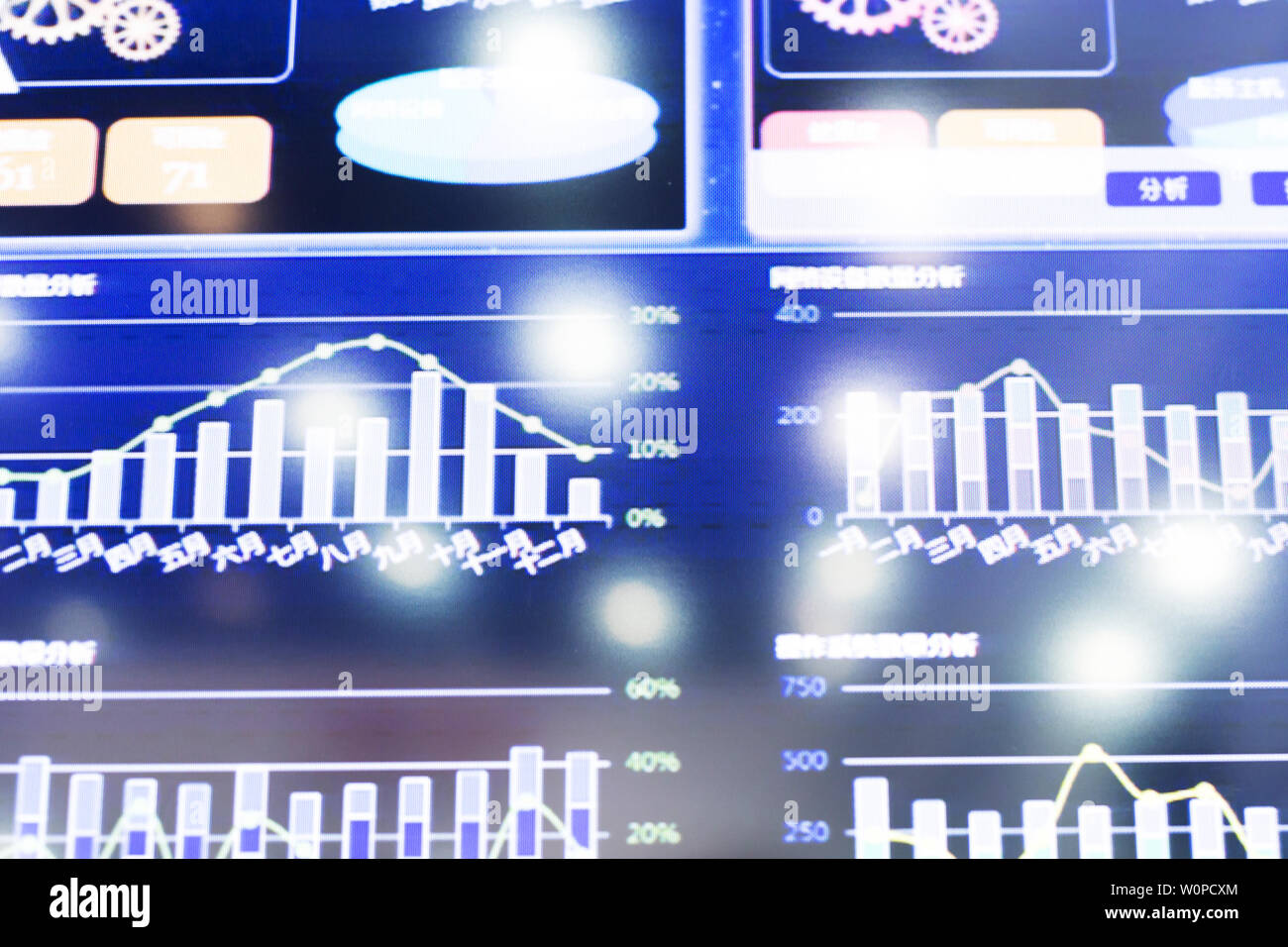 Business flow chart computer screen hi-res stock photography and images ...