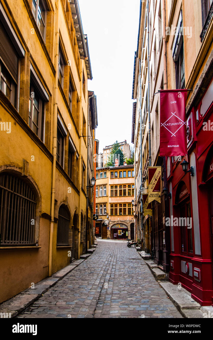 Lyon streets hi-res stock photography and images - Alamy