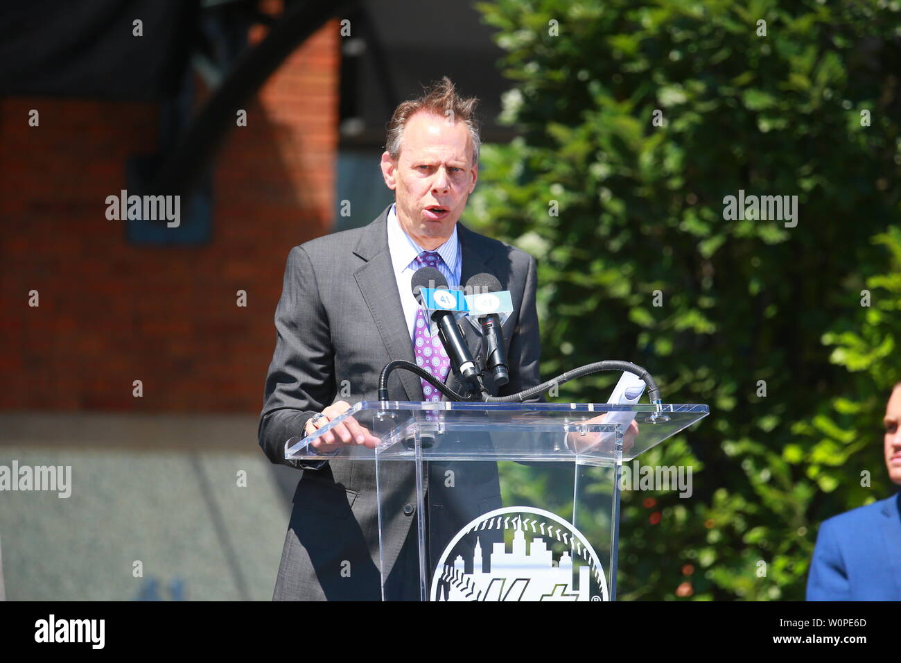 NEW YORK, NEW YORK - JUNE 27: New York Mets broadcaster and master of ...