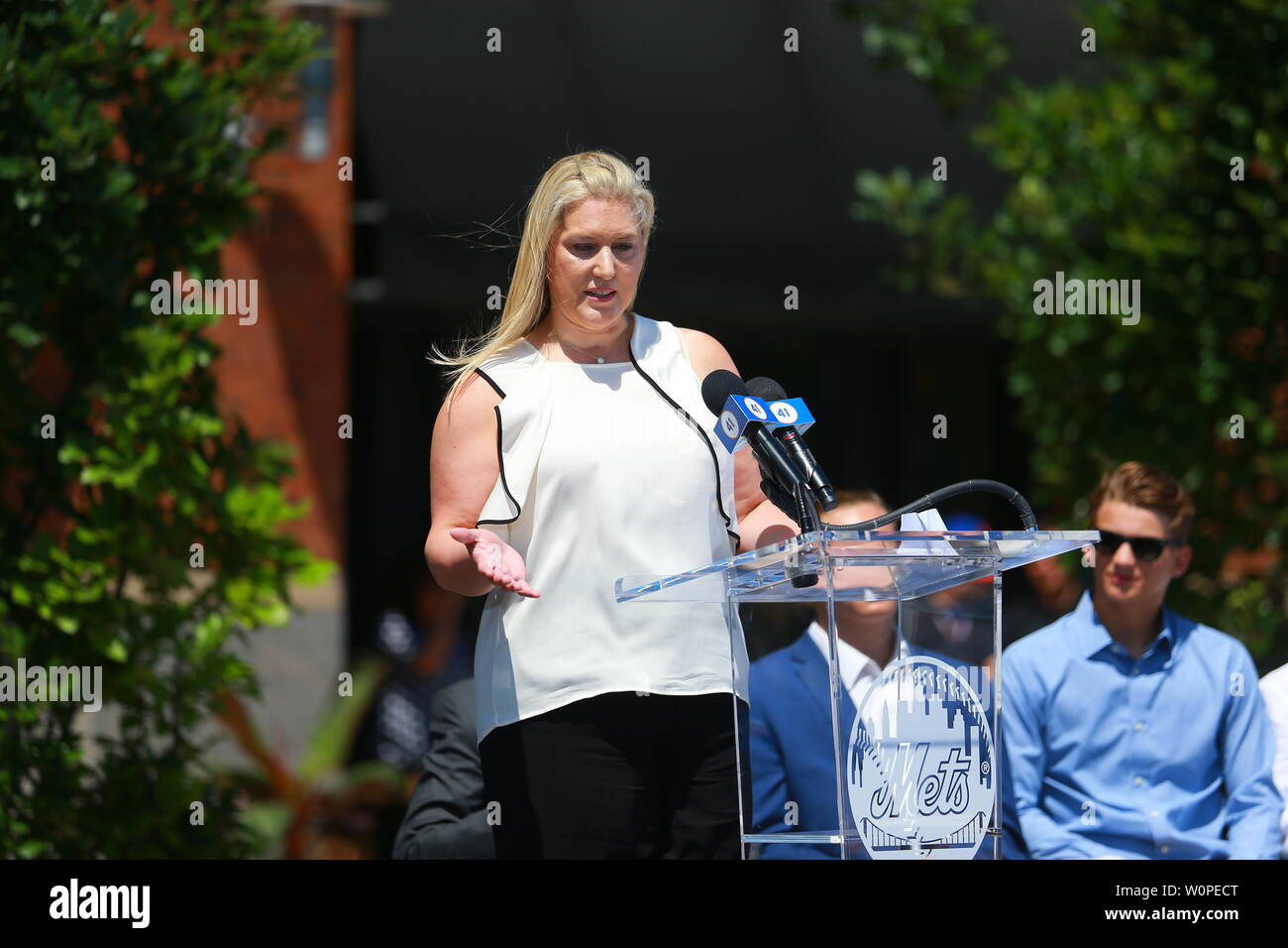 Sarah seaver hi-res stock photography and images - Alamy