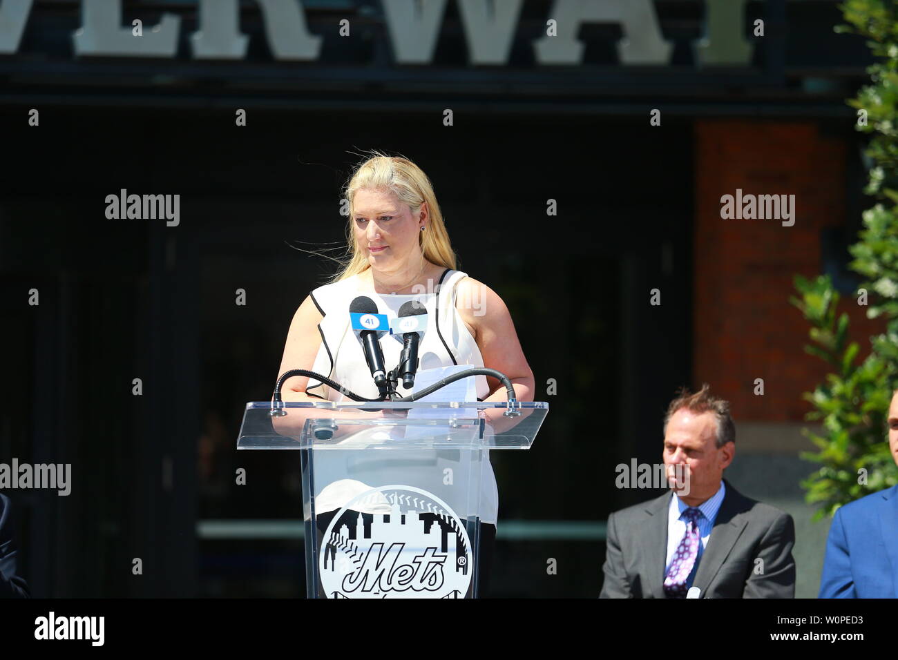 NEW YORK, NEW YORK - JUNE 27: Sarah Seaver, the daughter of Mets Hall ...