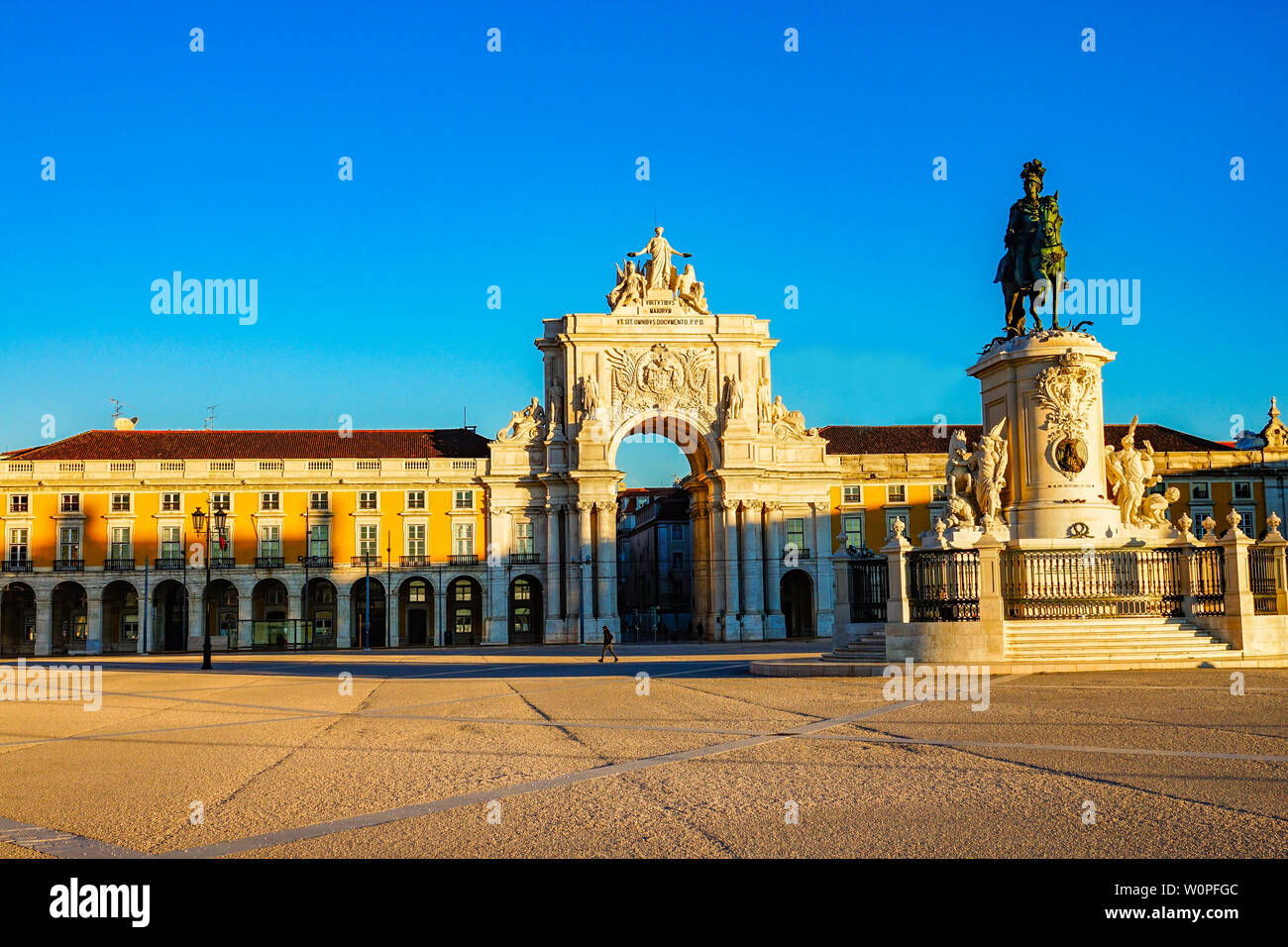 Historical sites in high rise building hi-res stock photography and ...